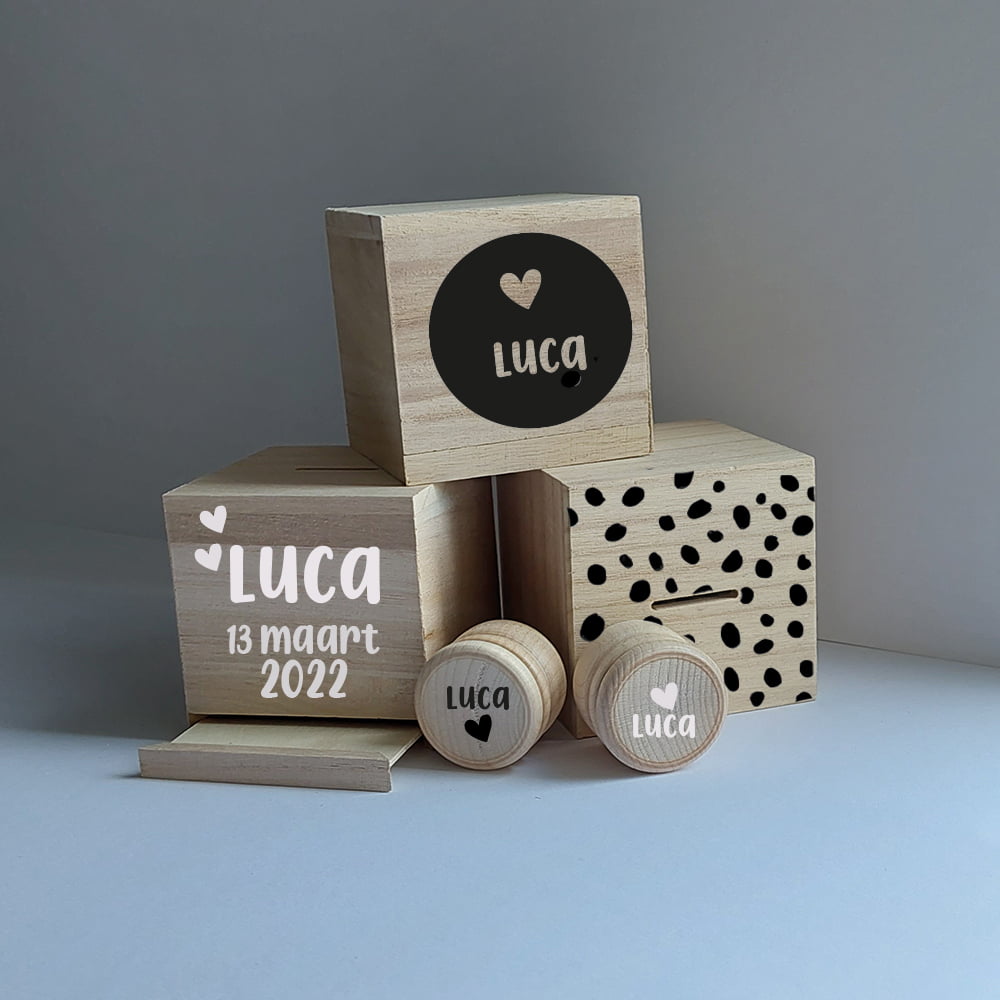 Spaarpotje met naam en hartje | Spaarpotjes als kraamcadeau